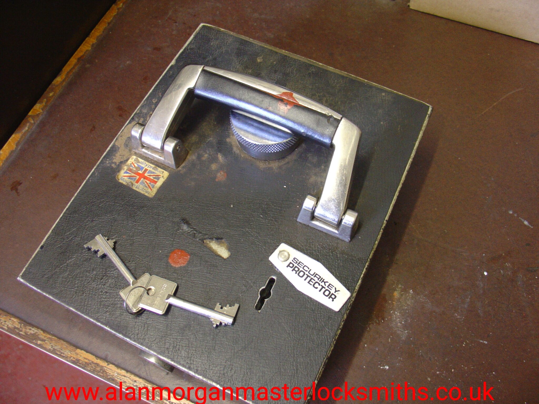 Safe Identification Guide - Alan Morgan Master Locksmiths